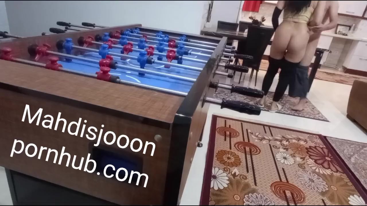زن بابام بهم فوتبال دستی شرطی سر کوس باخت منم بدجوری کردمش پر از