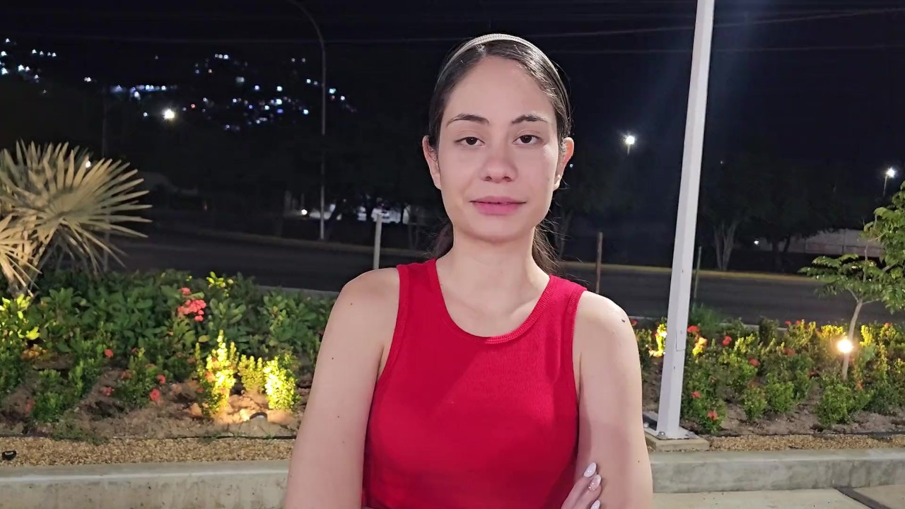 Hermosa Chica La Dejan Plantada En La Calle Y Le Ofrezco Mi Ayuda Para Llevarla A Su Casa Free