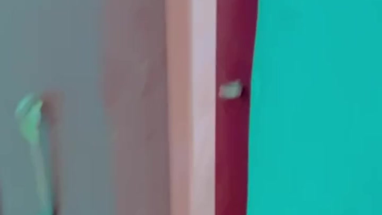 Eu Vou Para O Banheiro Enquanto Minha Meiairmã De 18 Anos Está Tomando