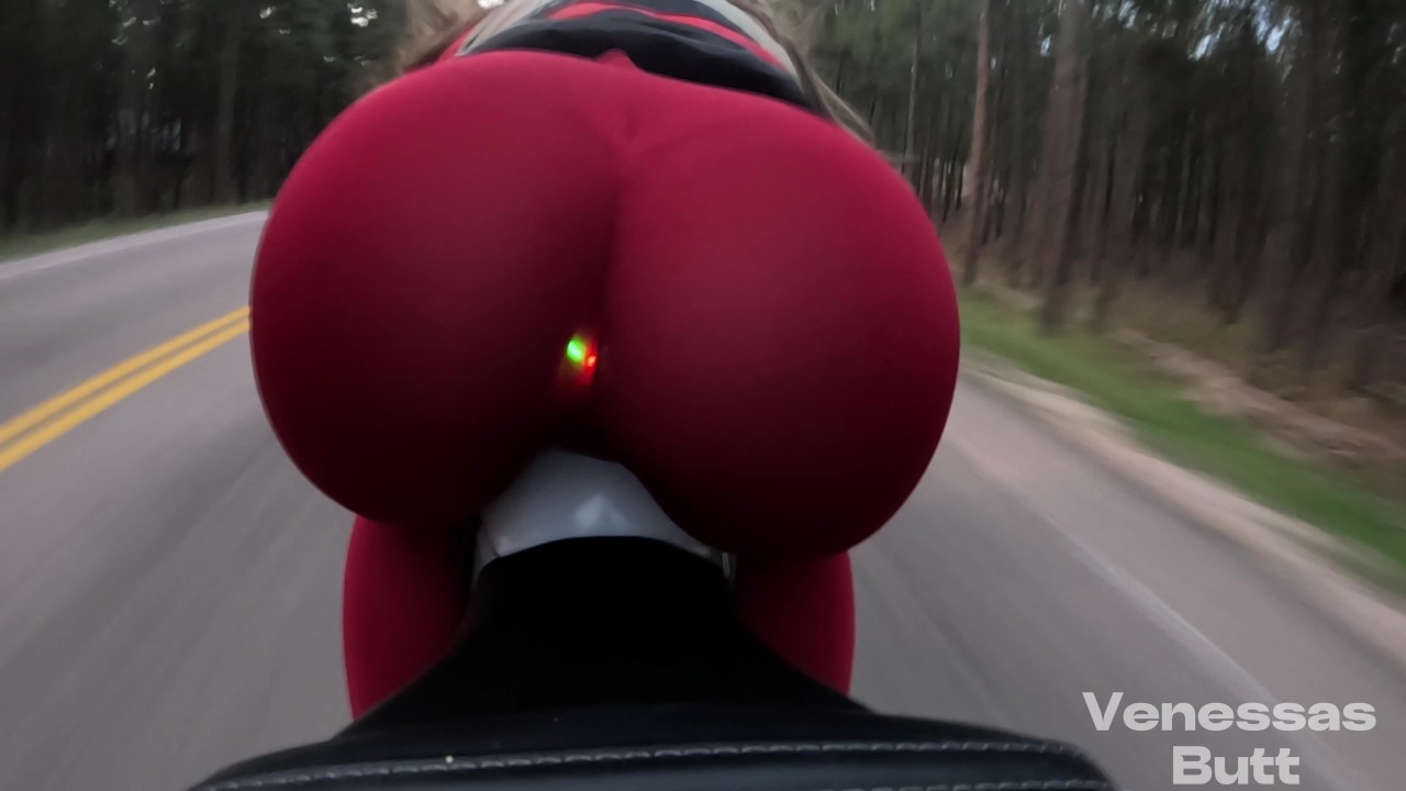Biker Girl Rides Motorcycle With LED Light Up Butt Plug - VenessasButt - 無料セックスビデオ - RedTube