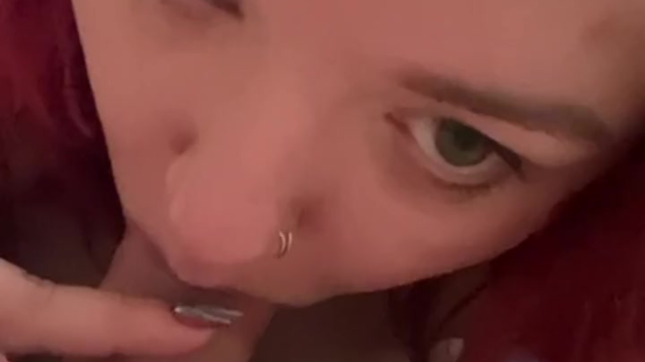 Прервала игру друга за компьютером для минета Free Sex Video Redtube